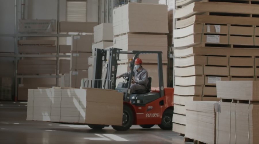 What Is An AGV? How Do AGVs Work? - HELI